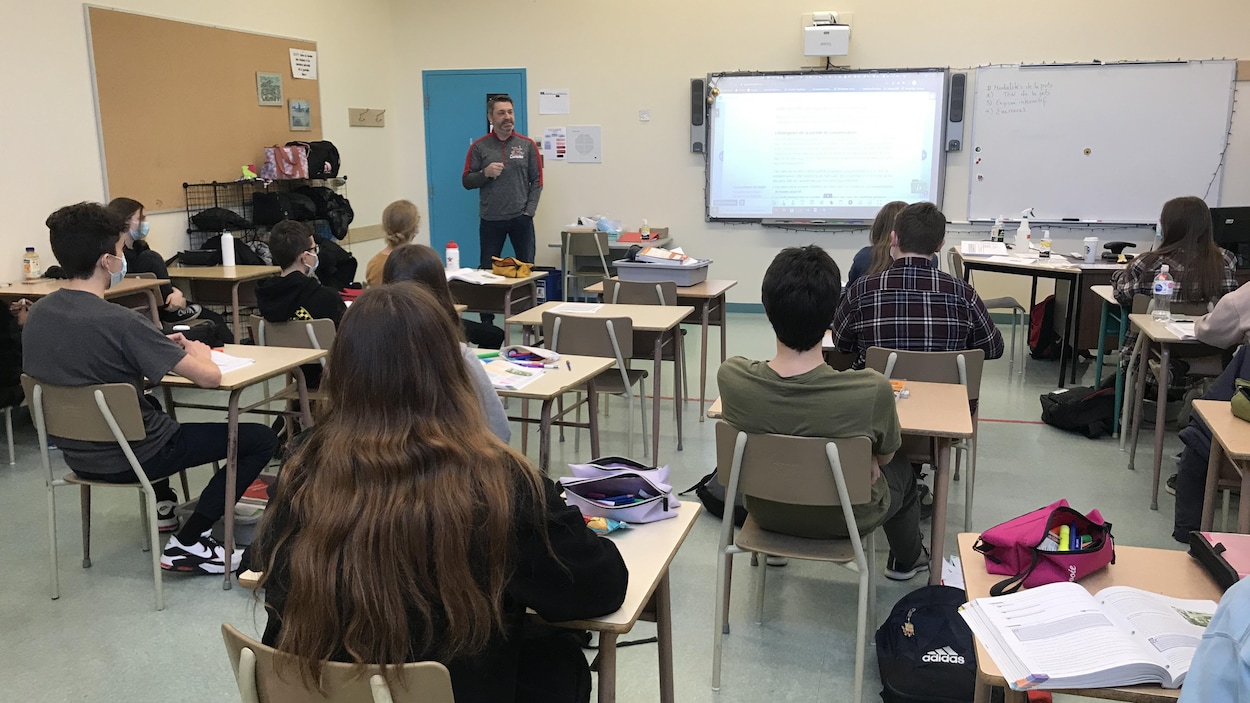 Retour en classe à temps plein pour tous les élèves du secondaire ...