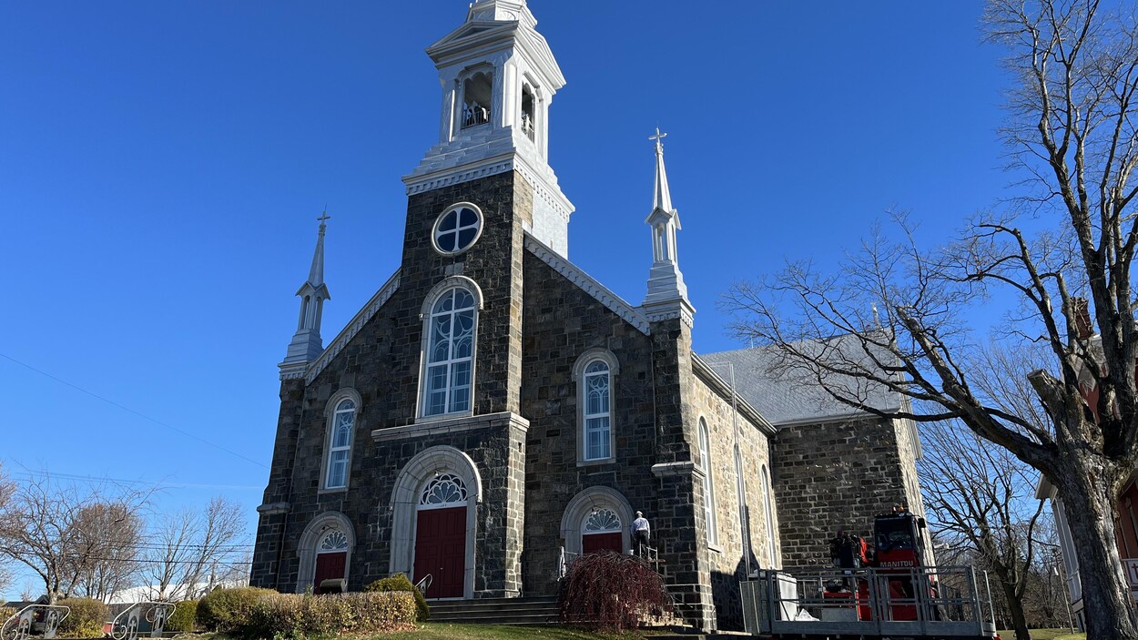 Le clocher de l’église de Warwick inquiète tellement que la Ville ...