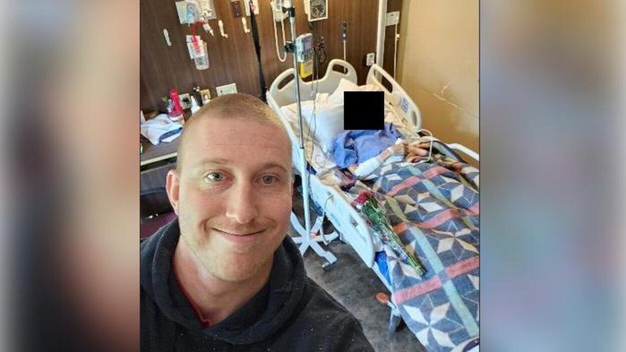 Un égoportrait dans un hôpital donne lieu à des accusations pour harcèlement criminel | Radio-Canada