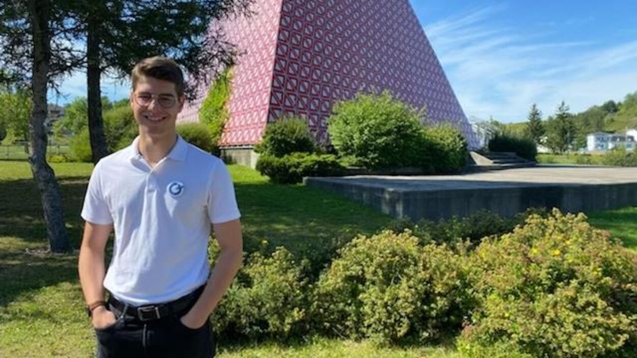 Émile Simard, le candidat du Parti Québécois dans Dubuc dresse ses ...