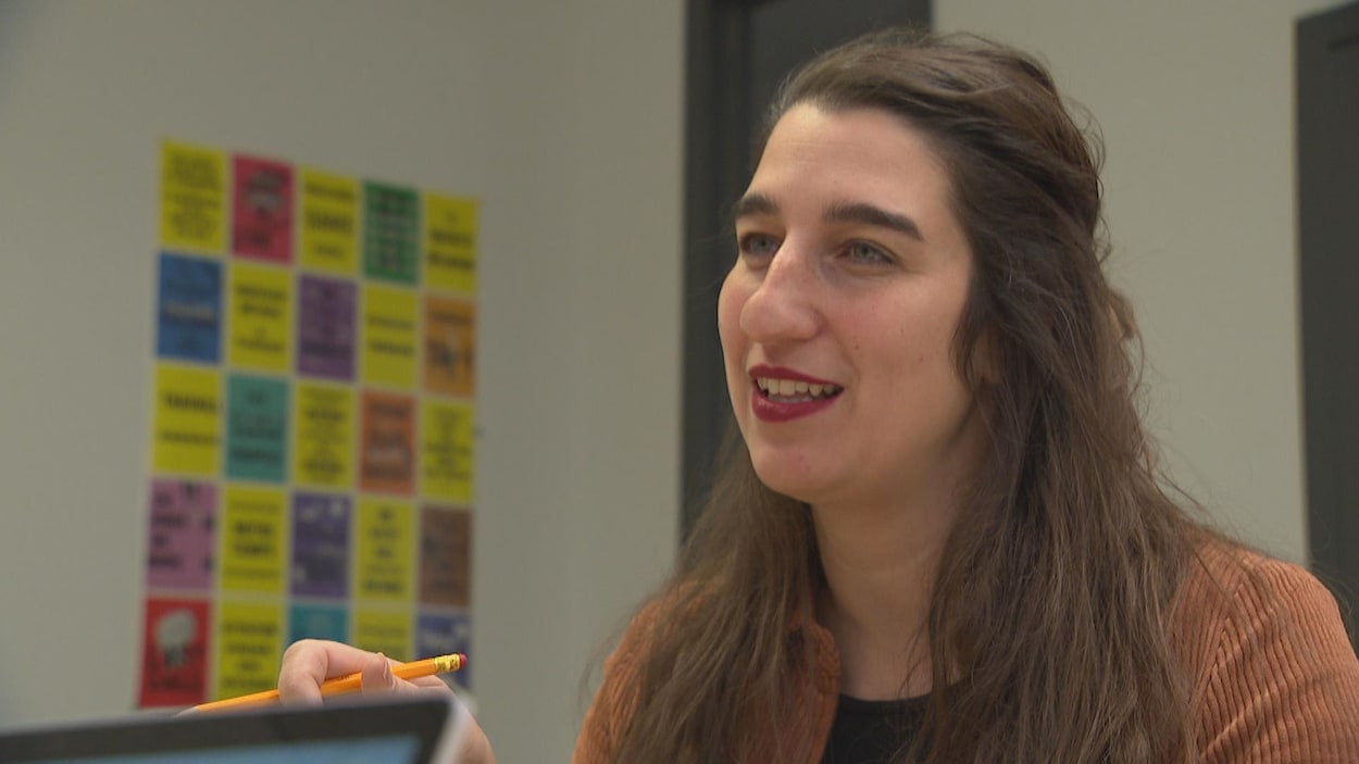 Émilise Lessard-Therrien demande l’aide de ses députés pour rejoindre ...