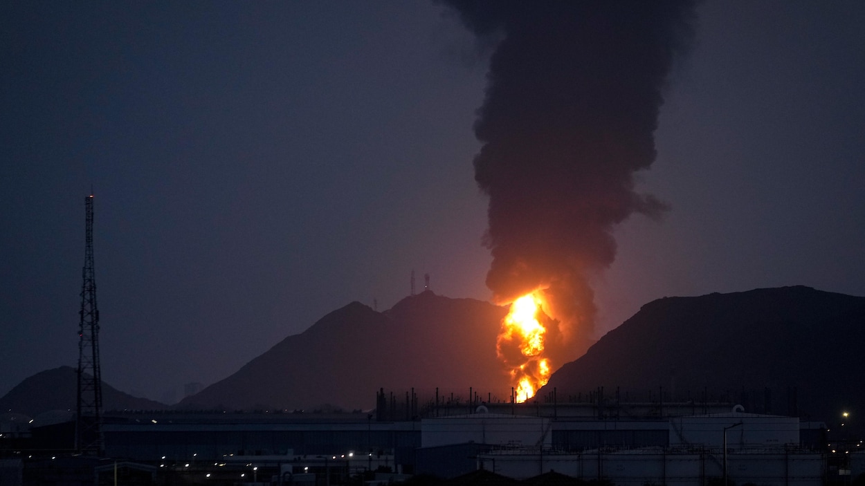 L’Iran frappe des installations énergétiques dans le Golfe | Radio-Canada