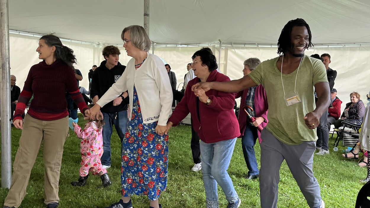 Socialiser pour mieux rester dans Portneuf | Radio-Canada