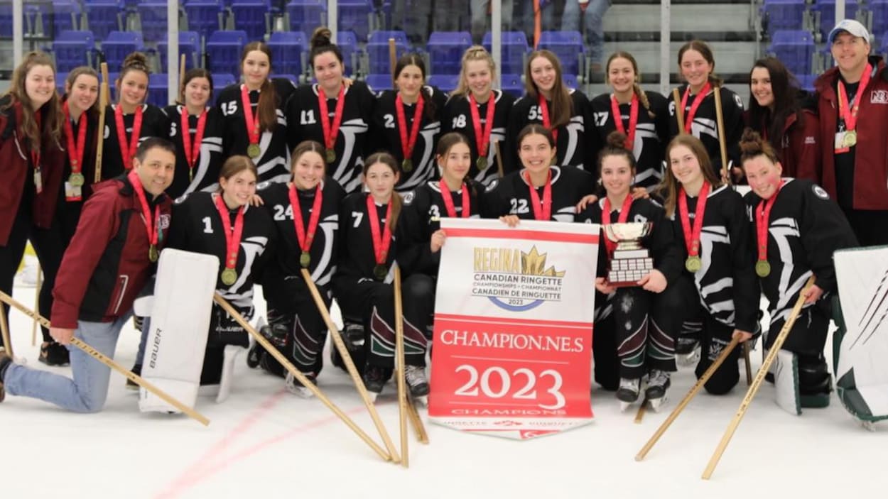 Les Néo-Brunswickoises championnes nationales de ringuette | Radio-Canada