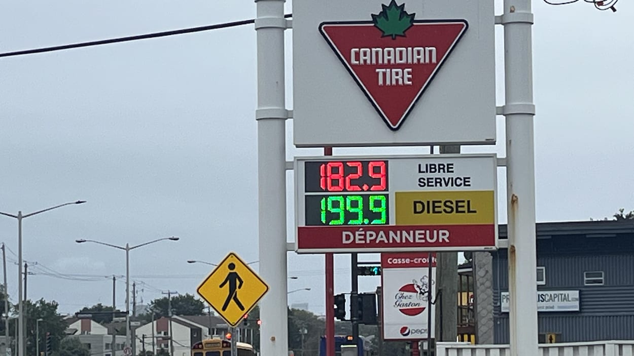 Essence plus chère à Québec : Fitzgibbon demande des réponses à la ...