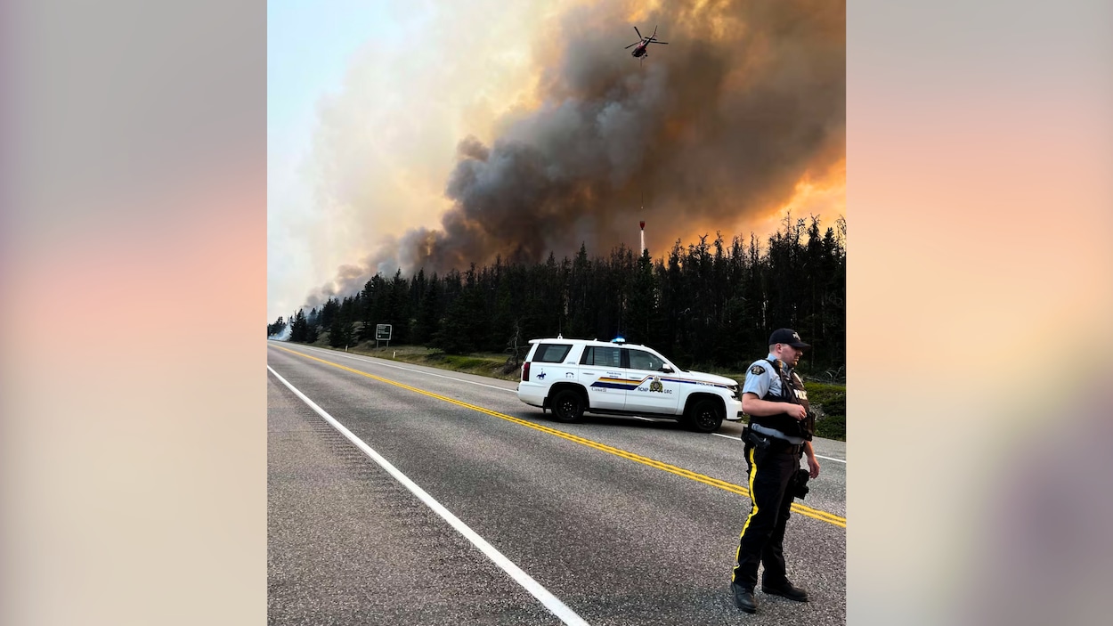 En images : un feu force l’évacuation de Jasper
