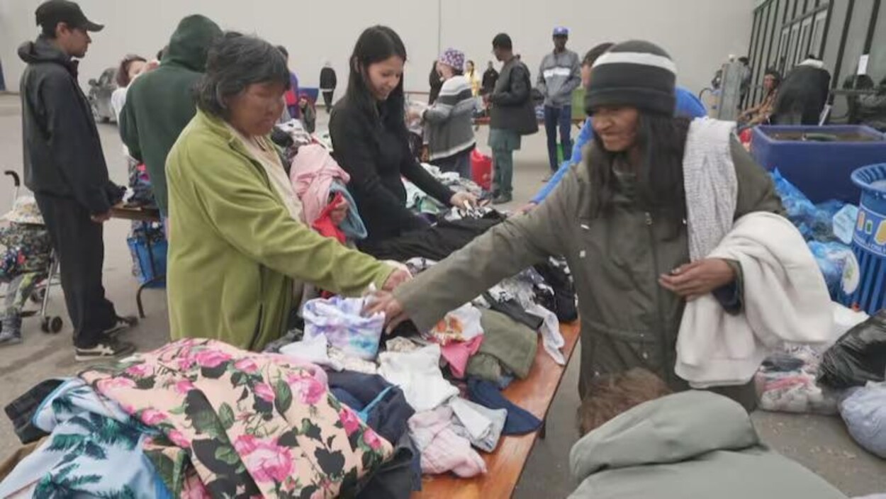 Des centaines de personnes évacuées trouvent refuge à Thompson | Radio ...