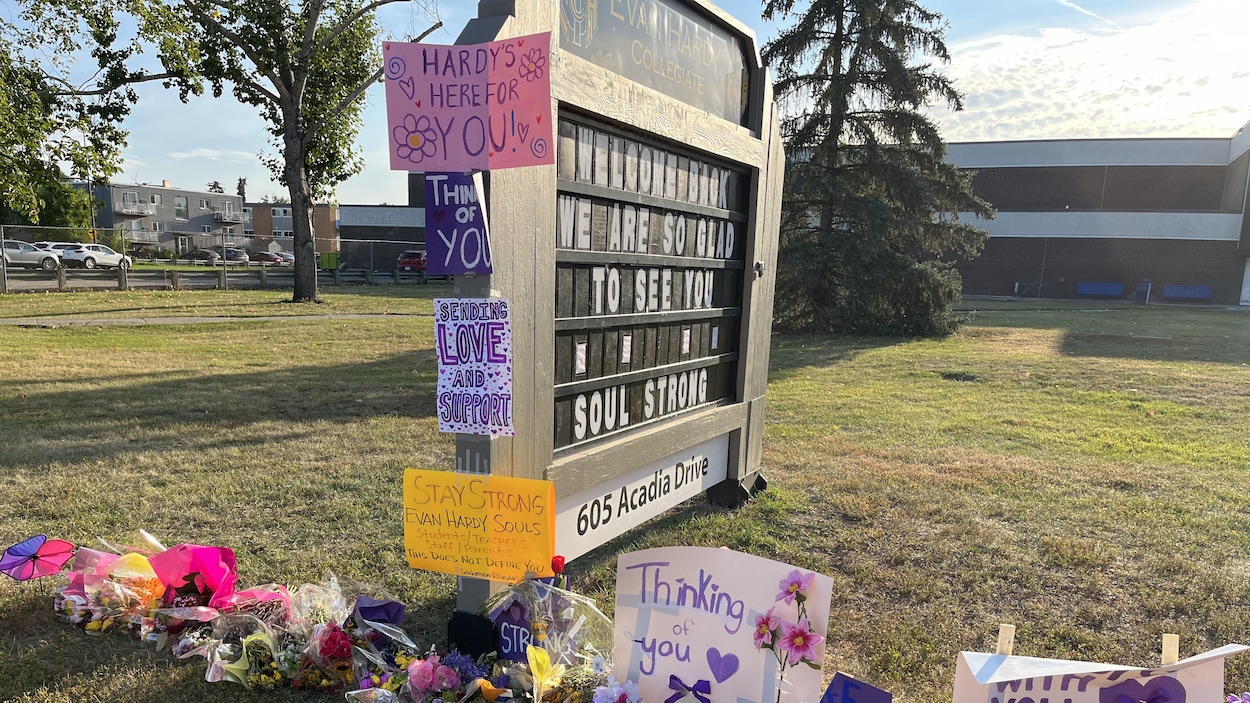 Les élèves de l’École Evan Hardy rendent hommage à leur camarade ...