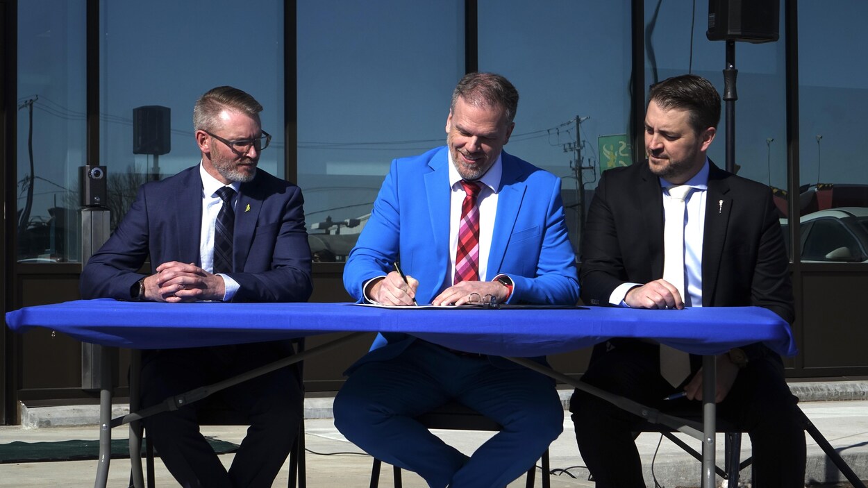 Ottawa accorde 560 millions de dollars pour les soins de santé en ...