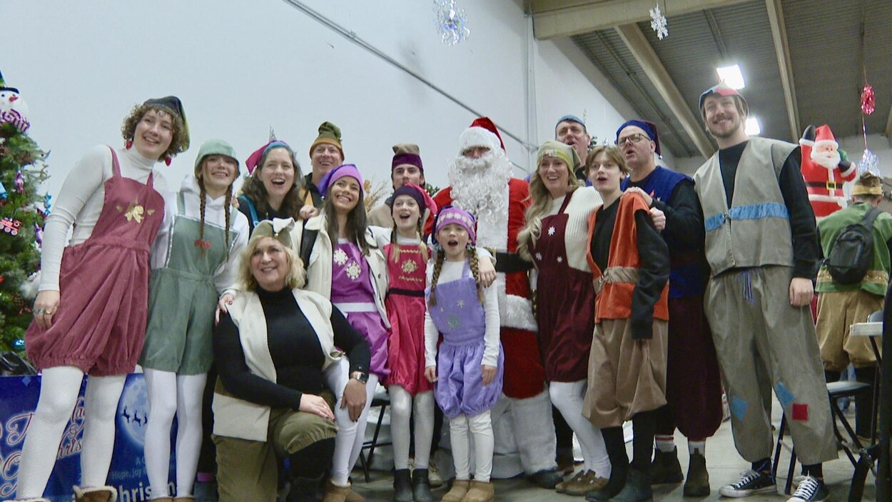 Magic of Christmas remet 800 cadeaux à des familles de Calgary dans le ...