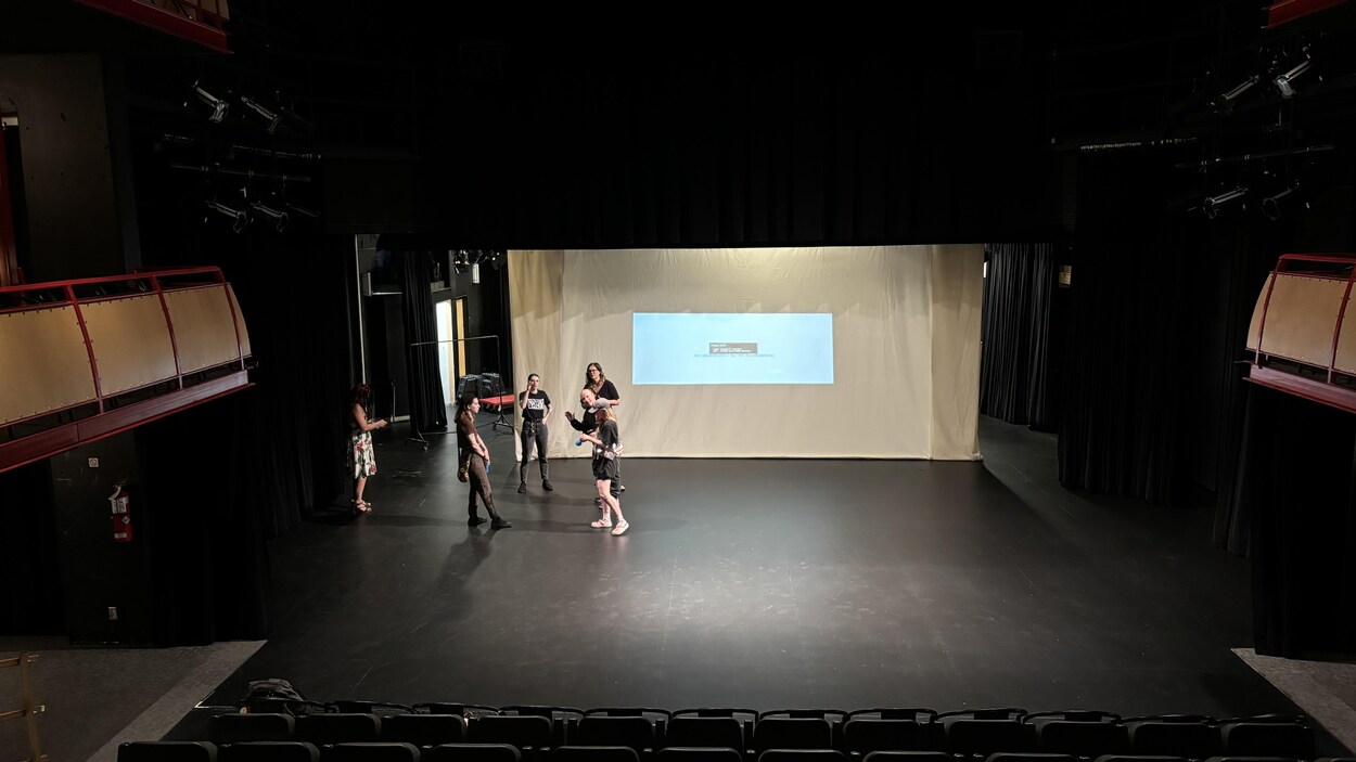 Les salles de spectacle se préparent activement pour le festival Fringe d’Edmonton | Radio-Canada