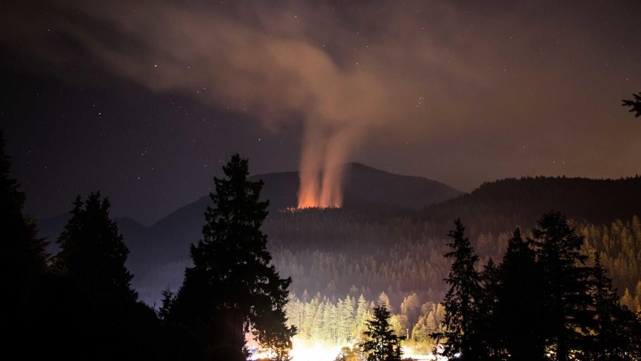 Feu de forêt à West Vancouver | Radio-Canada.ca