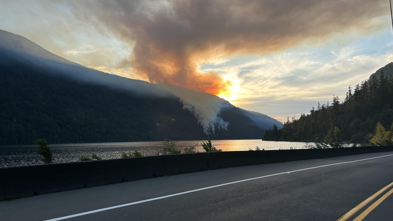 Un feu au nord du lac Cameron déclenche un ordre d’évacuation | Radio ...