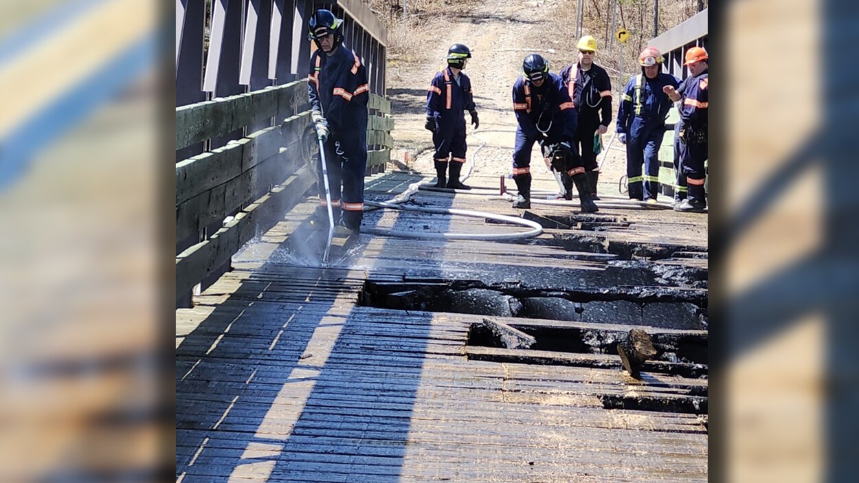 Un « show de boucane » à l’origine de l’incendie d’une passerelle du ...