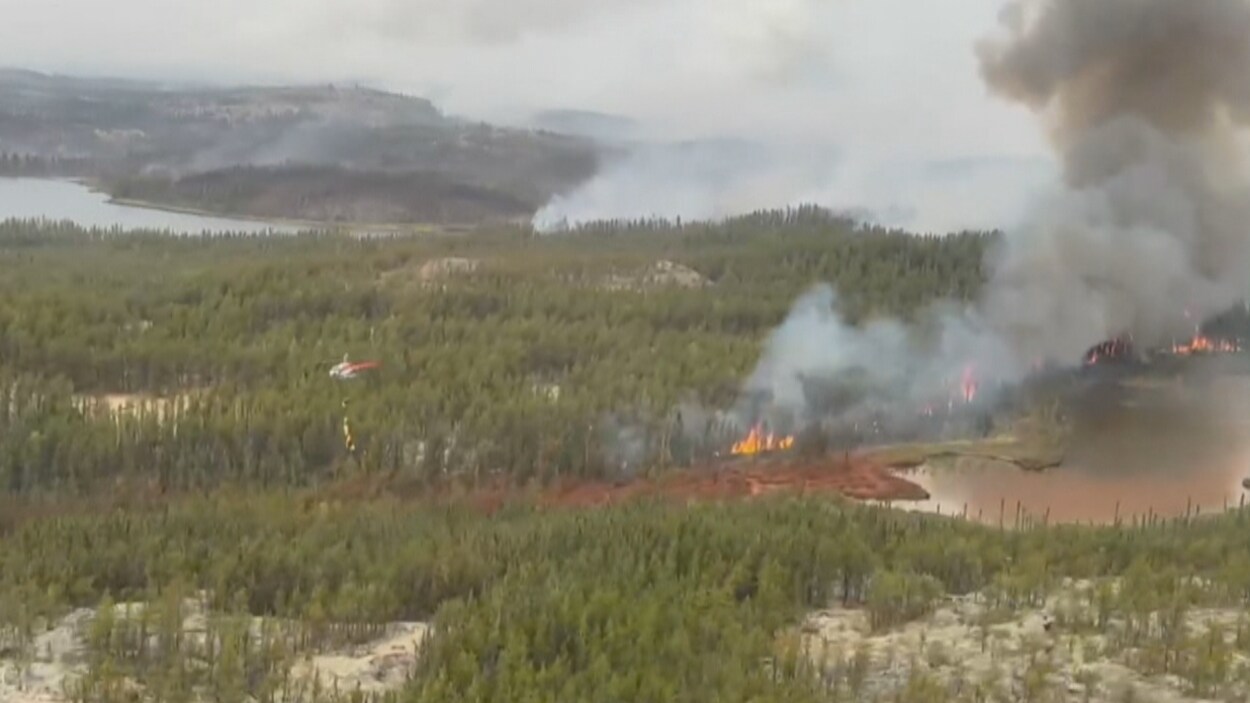 Le feu de forêt stagne près de Yellowknife | Radio-Canada