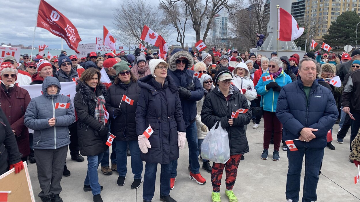 Des manifestants à Détroit et Windsor contre les politiques de Donald ...
