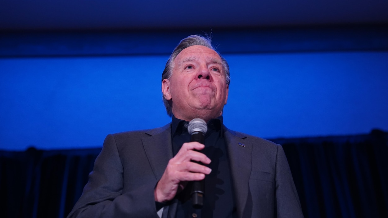 François Legault promet aux Québécois de les « protéger coûte que coûte ...
