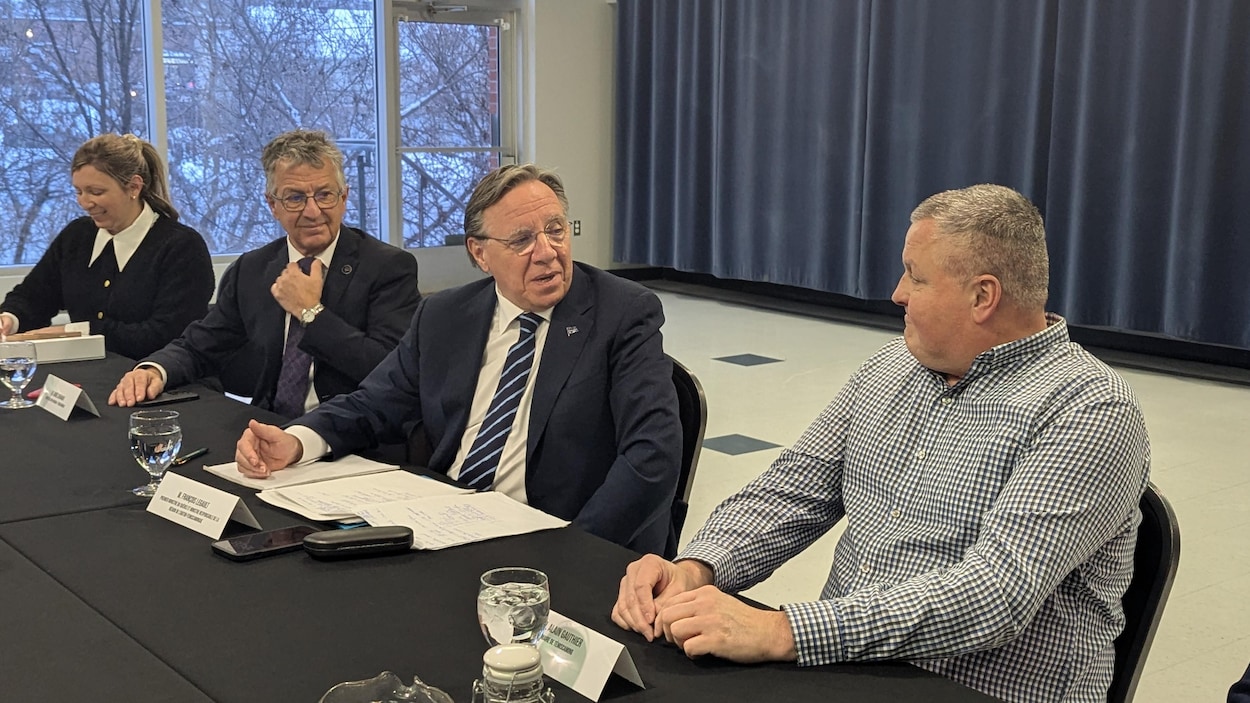François Legault visite RYAM et rencontre des élus du Témiscamingue ...