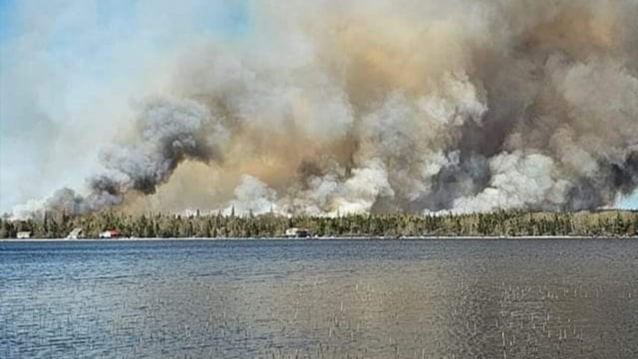Le feu de forêt du lac Barrington, en Nouvelle-Écosse, est enfin ...
