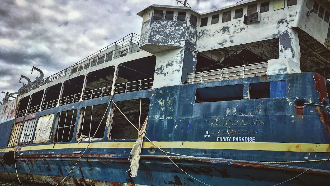 Le Port de Québec se débarrasse d’un rafiot amarré depuis 15 ans ...