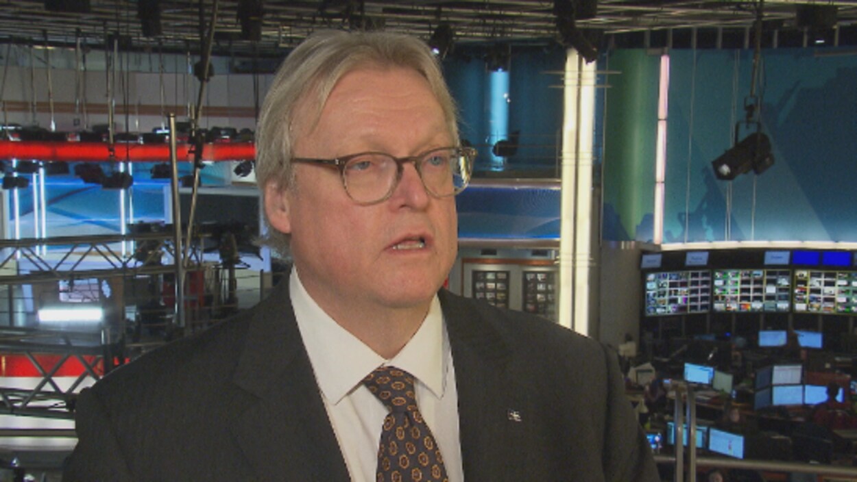 Le ministre Barrette promet un « Optilab léger » pour la Côte-Nord ...