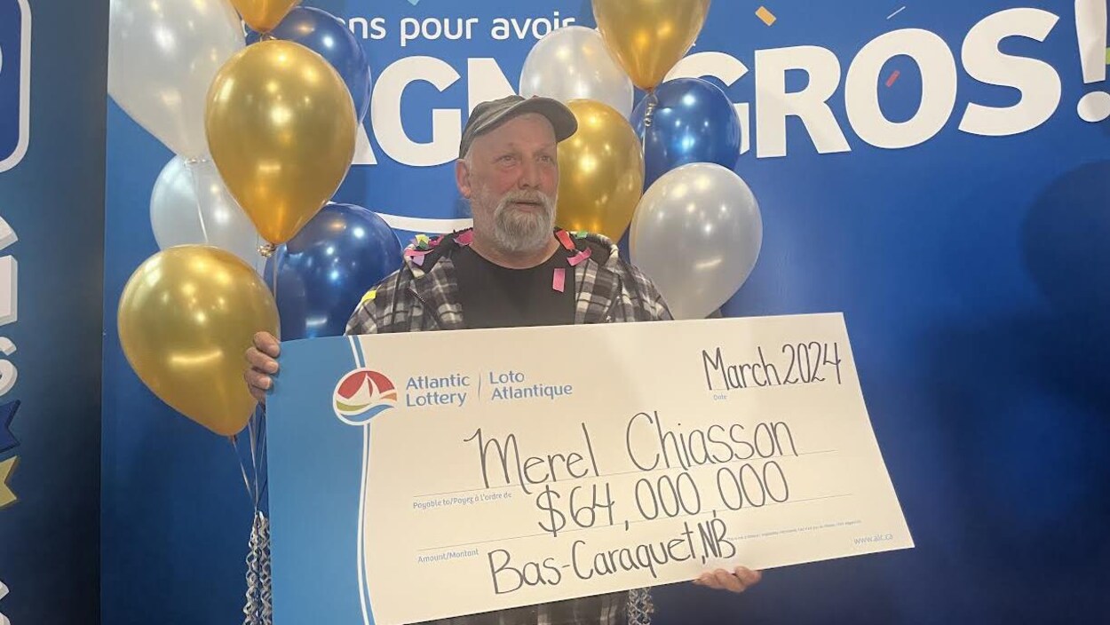 Loto Atlantique: le gagnant du chèque de 64 millions $ a été retrouvé ...