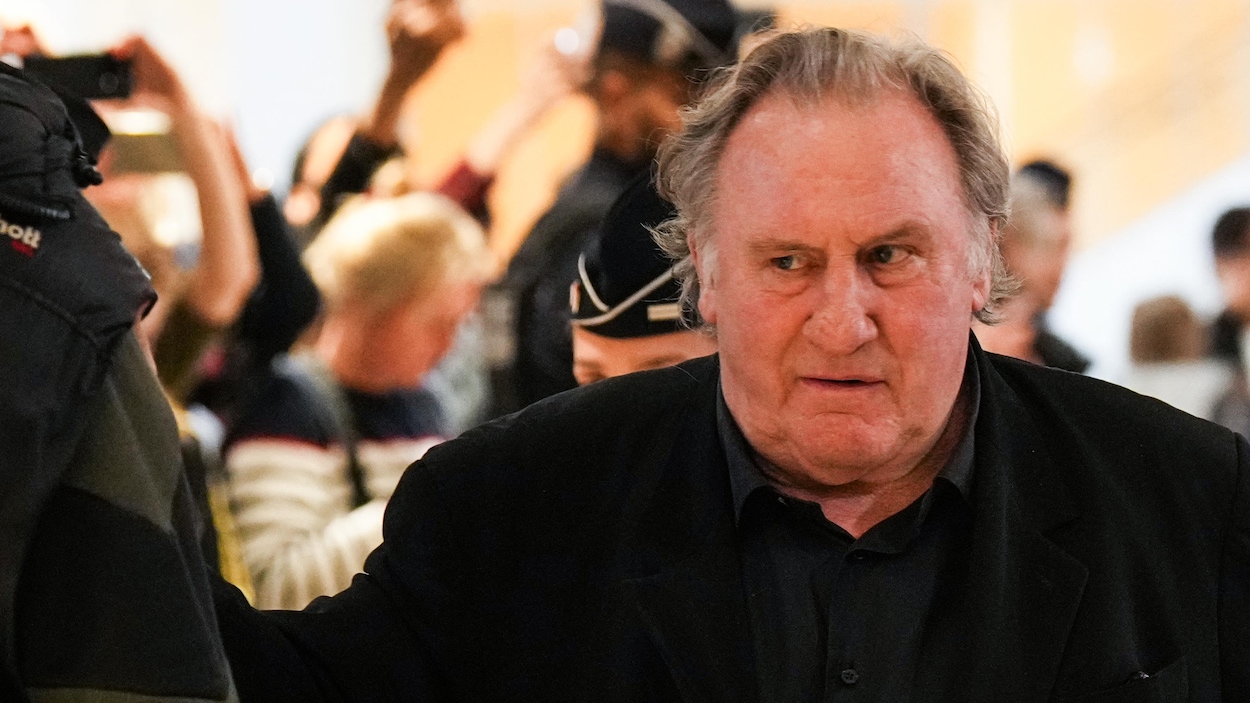 Gérard Depardieu sera jugé pour viols à Paris | Radio-Canada