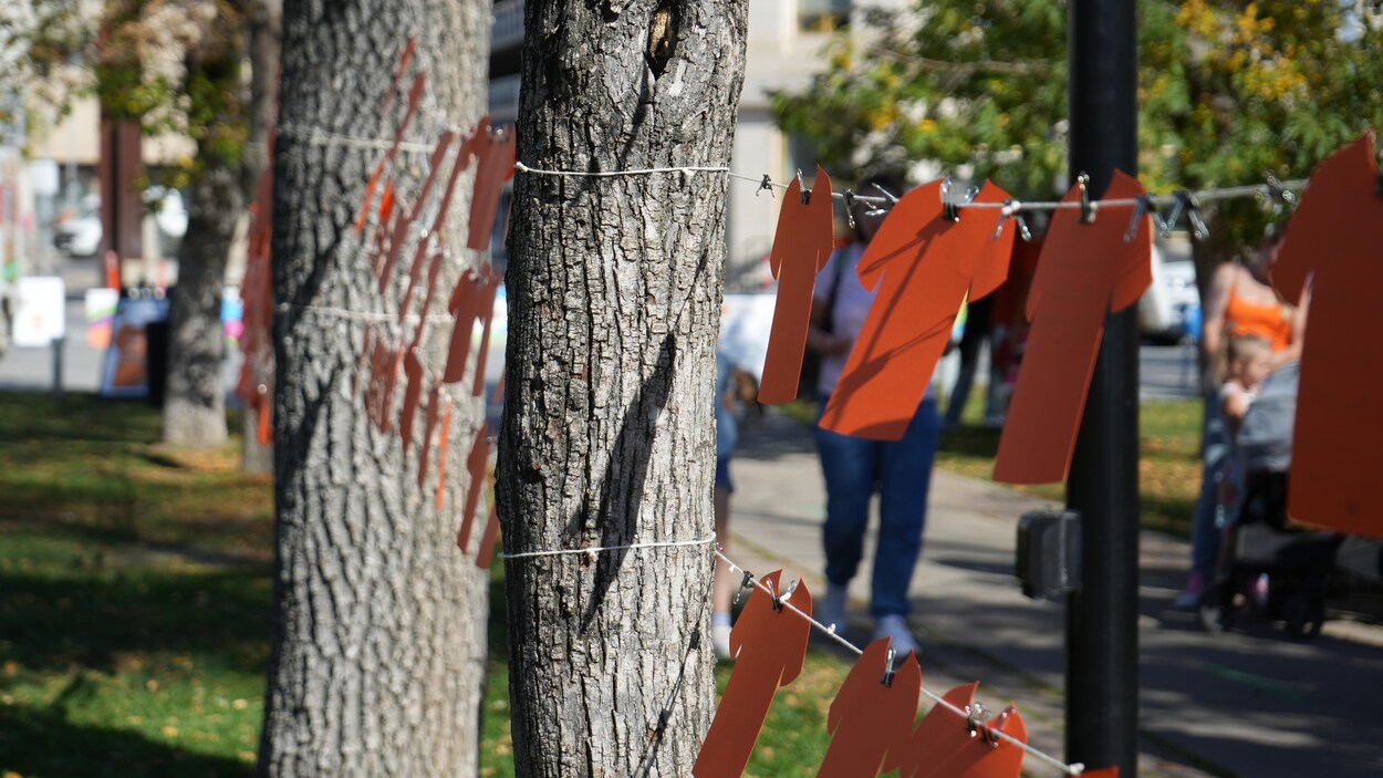 Une marée de chandails orange a défilé à Regina en soutien aux peuples ...