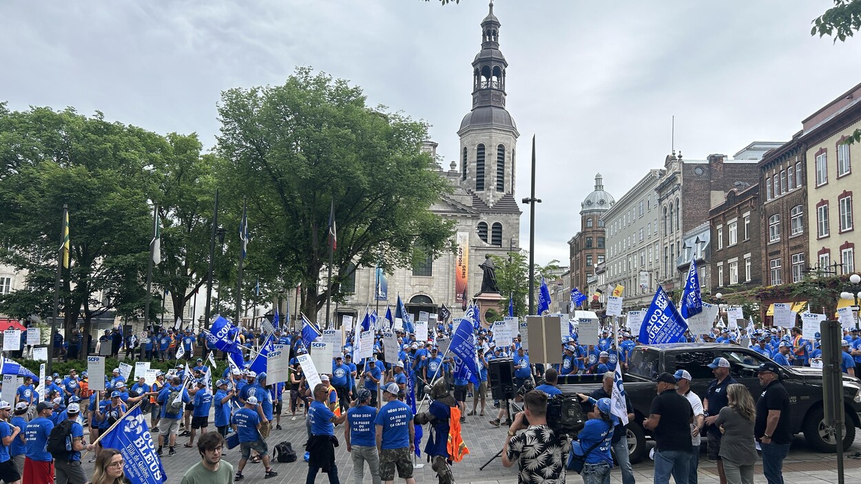 Les cols bleus de Québec en grève pendant le FEQ | Radio-Canada