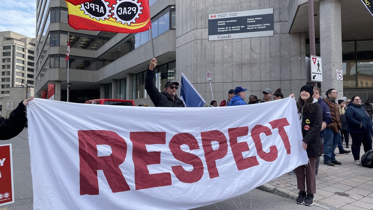 Les fonctionnaires fédéraux pourront voter sur l’entente de principe du ...