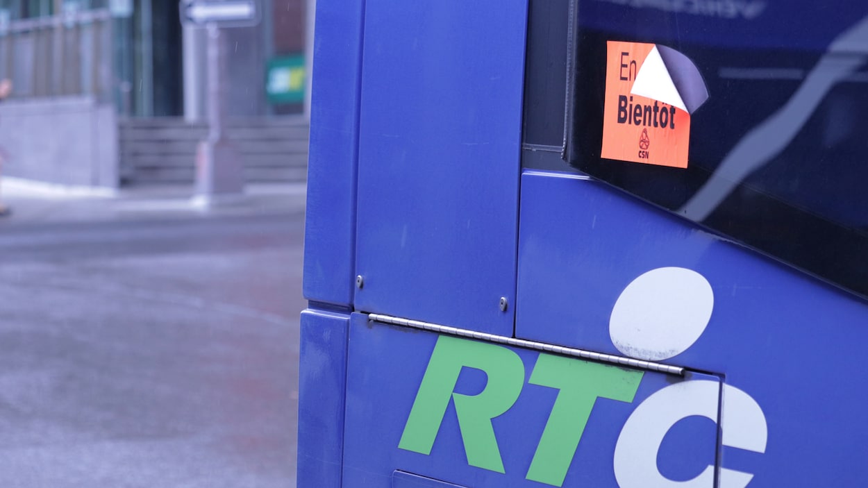 Début de la grève au RTC : aucun autobus en service | Radio-Canada