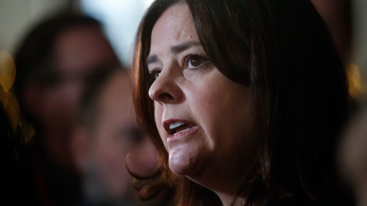 Heather Stefanson change son personnel politique à quelques mois des ...