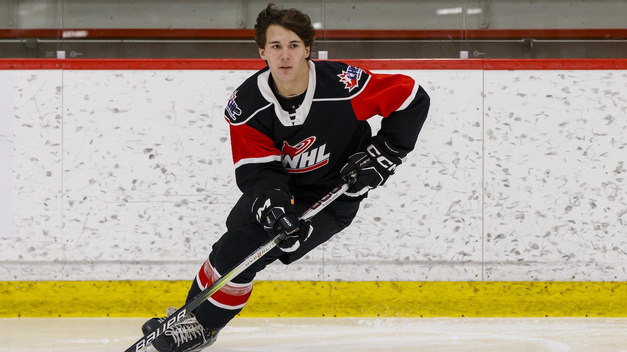 À 14 ans, le Calgarien Landon DuPont obtient le statut de joueur ...