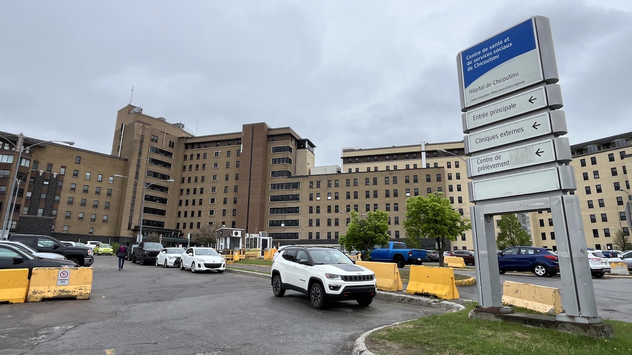 Un patient meurt après une chute du 4e étage de l’hôpital de Chicoutimi ...