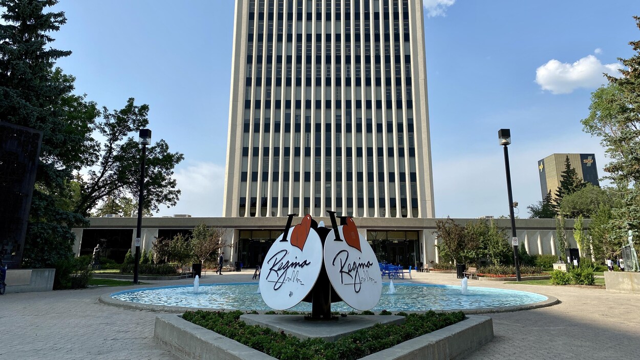 Regina envisage des caméras aux feux de circulation pour punir certains ...