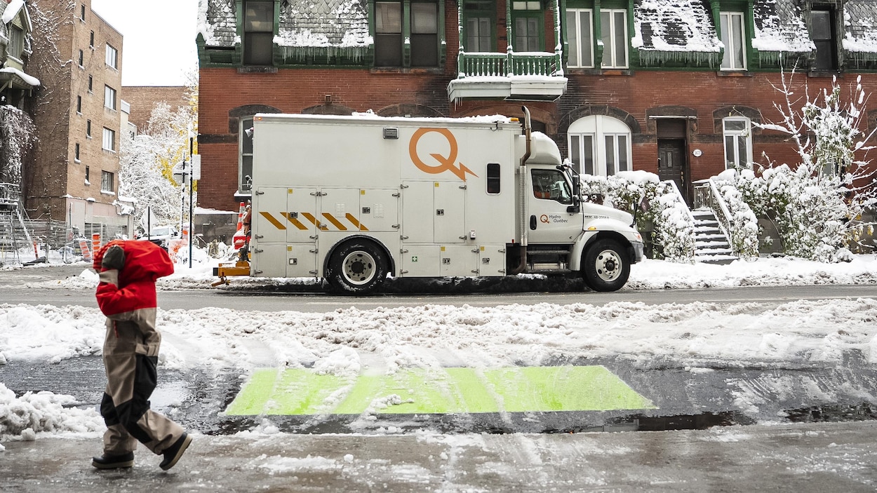 Plus de 88 000 foyers privés d’électricité au Québec | Radio-Canada