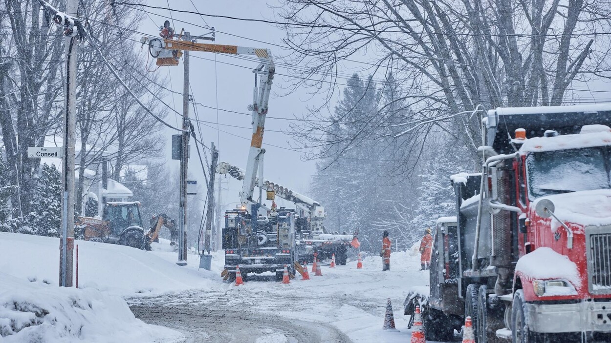 Environ 5000 clients d’Hydro-Québec sont toujours privés d’électricité ...