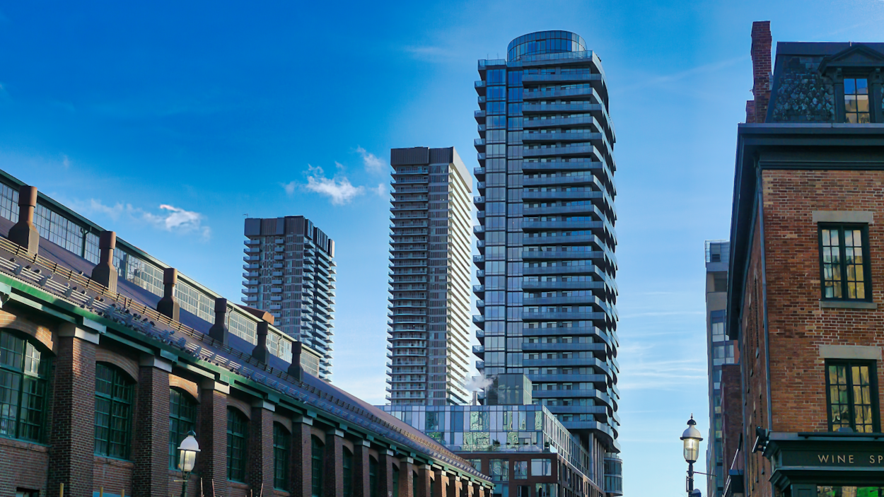 L’Ontario construit des condos, mais manque de gestionnaires pour s’en ...