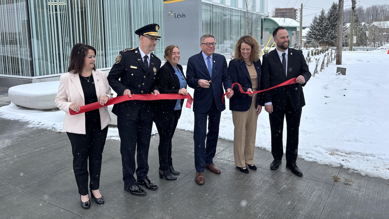 Inauguration du nouveau poste de police de Lévis | Radio-Canada