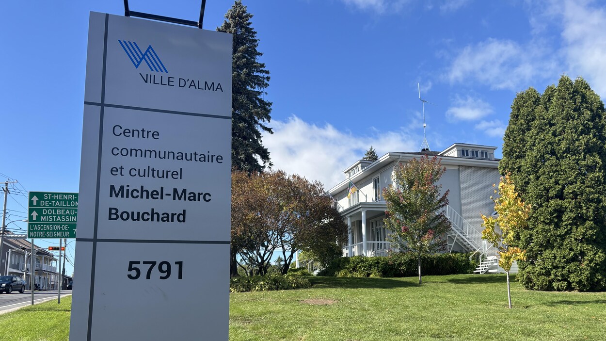 Le centre culturel de Saint-Coeur-de-Marie renommé en l’honneur de Michel Marc Bouchard | Radio ...