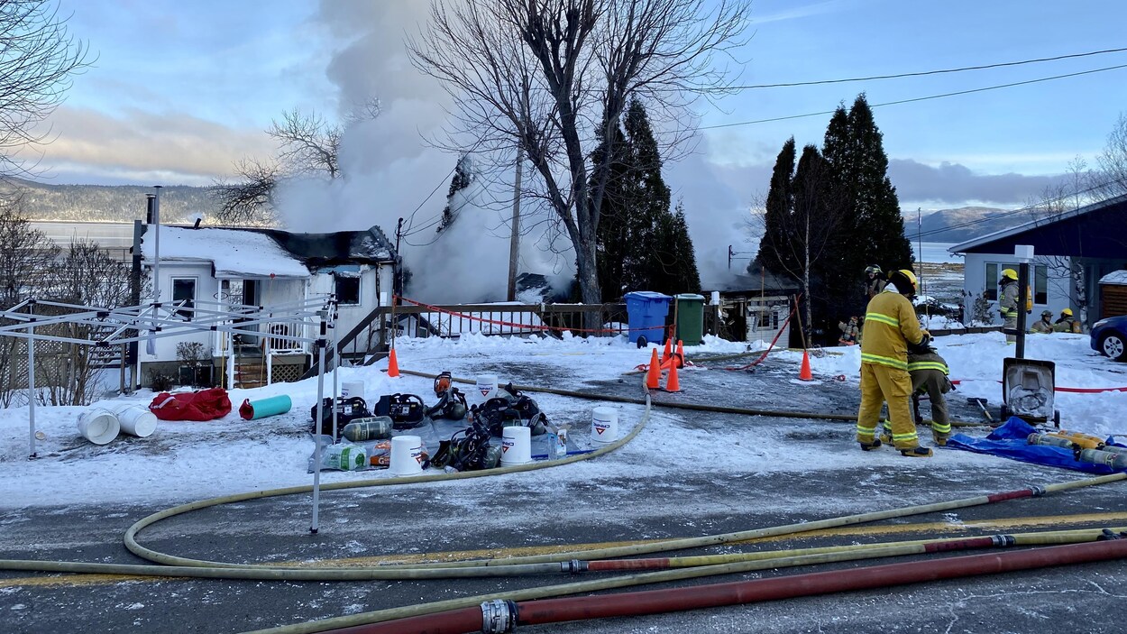 Deux maisons en feu à La Baie | Radio-Canada.ca