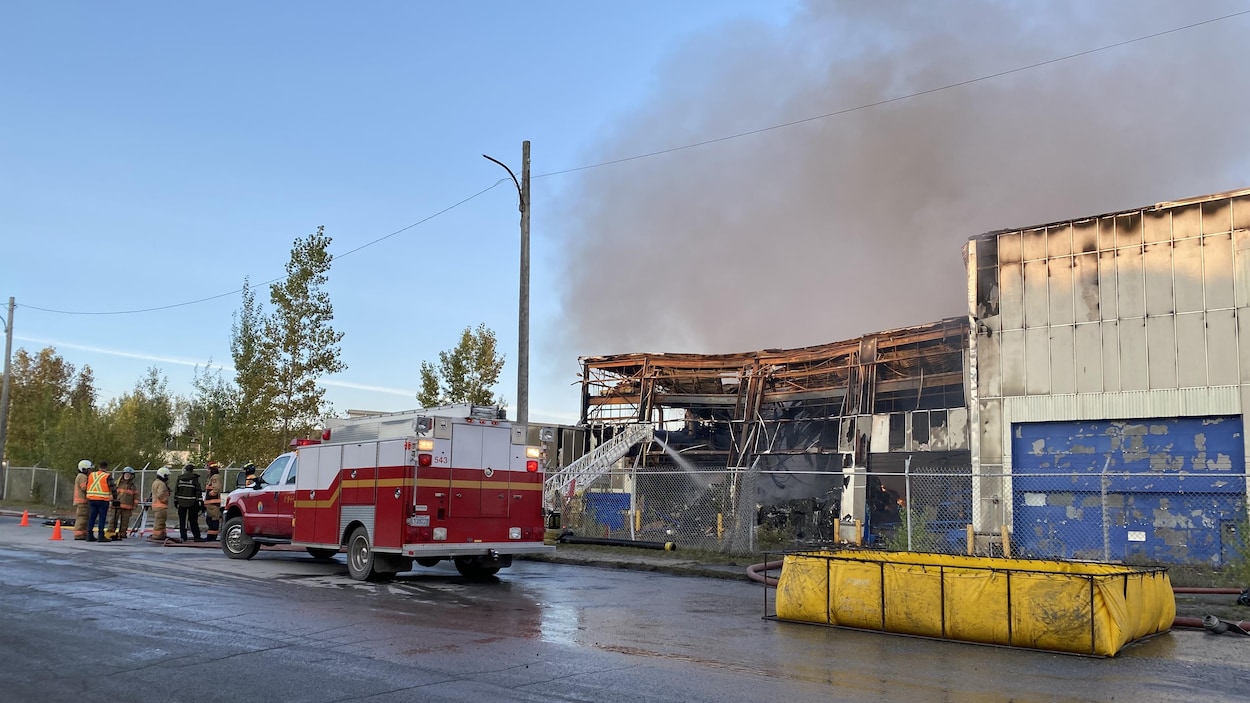 Un important incendie a fait rage à Val-des-Sources | Radio-Canada