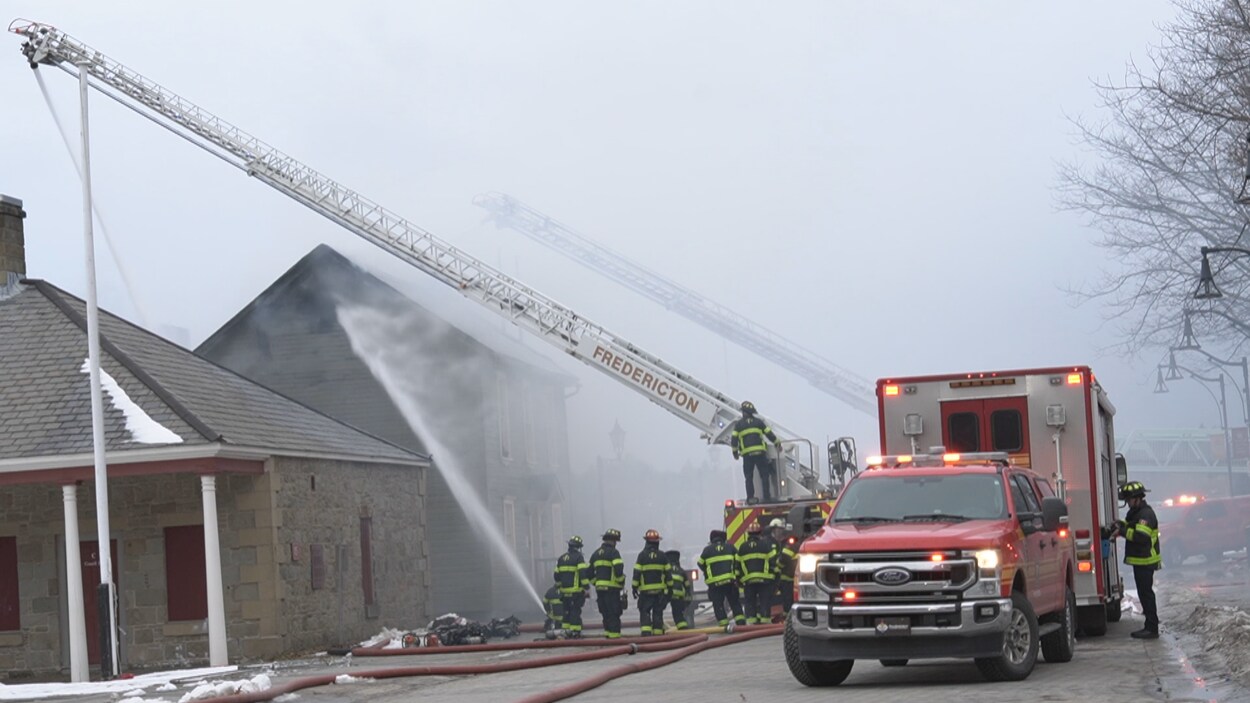 Incendie au centre-ville de Fredericton | Radio-Canada