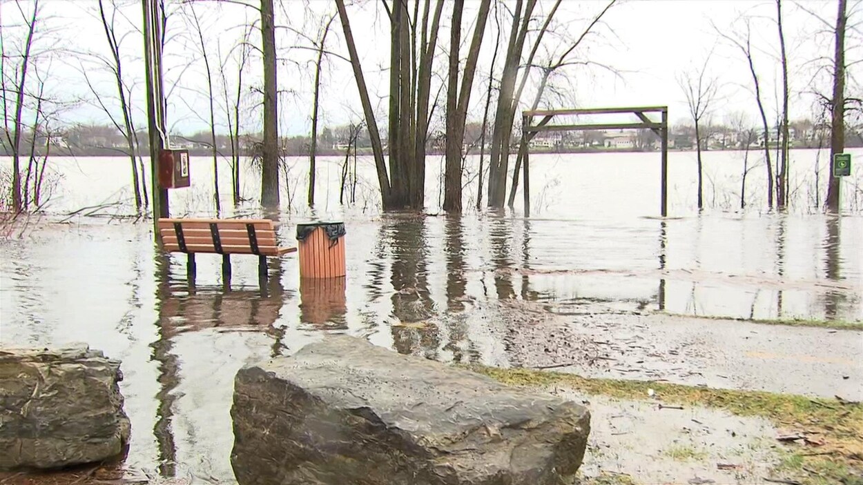 Crues du printemps au Canada : de plus en plus de riverains évacués ...