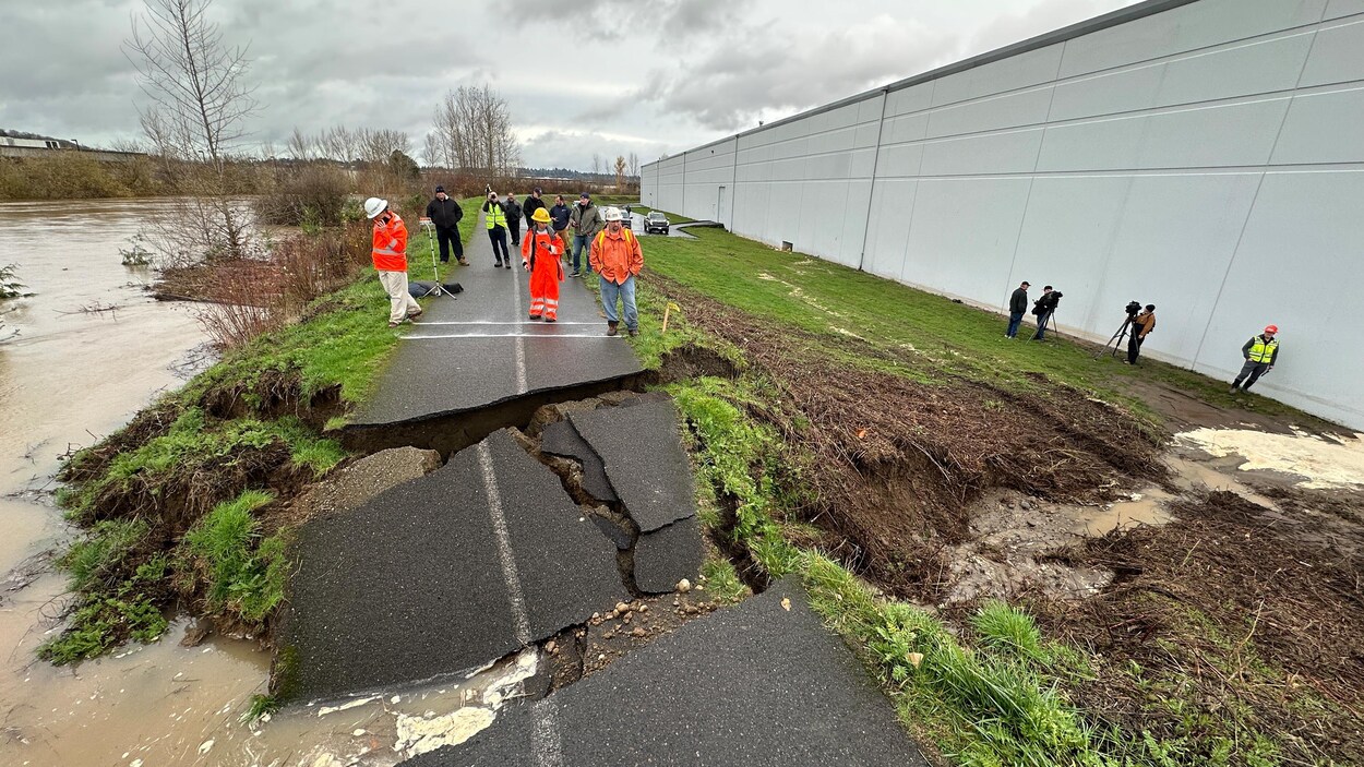 Inondations aux États-Unis : une digue cède au sud de Seattle | Radio ...