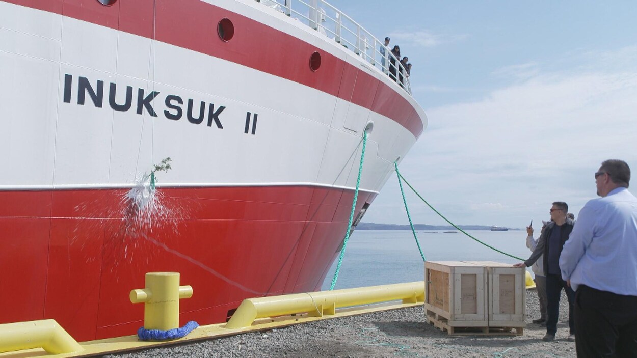 L’Inuksuk II, un chalutier inuit « ultramoderne », a été baptisé à ...