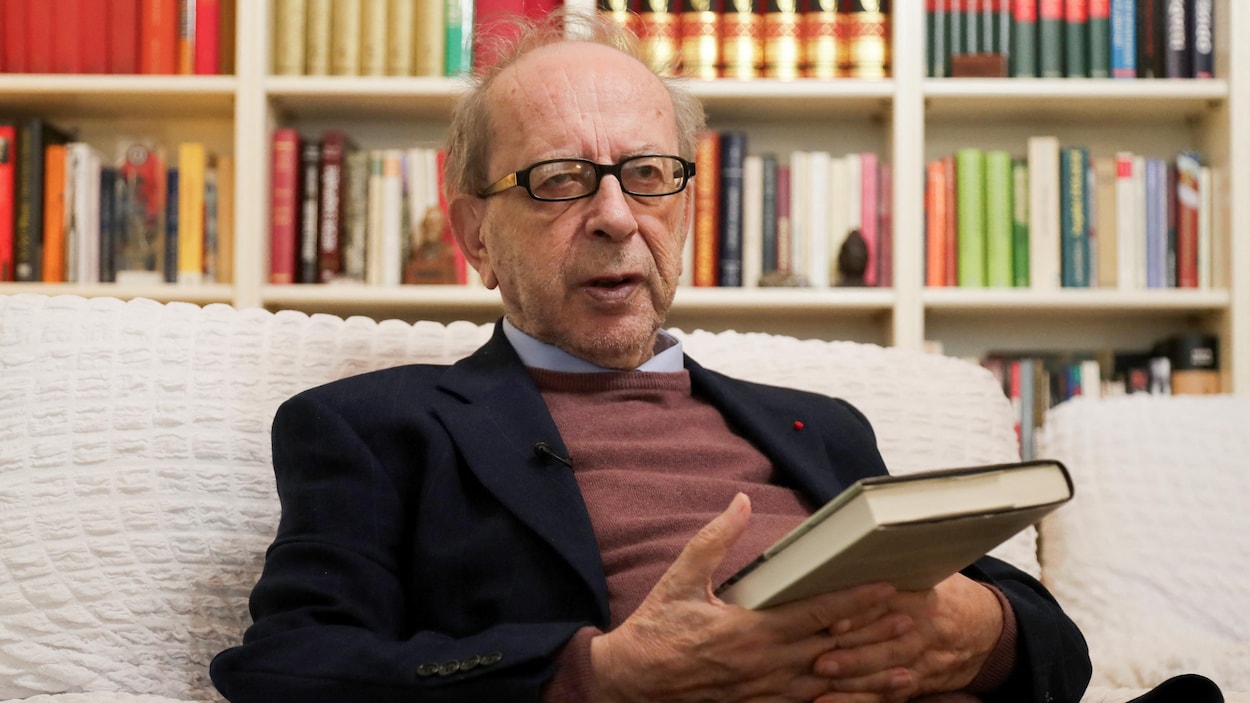 L’écrivain albanais Ismaïl Kadaré, « voix monumentale de la littérature ...