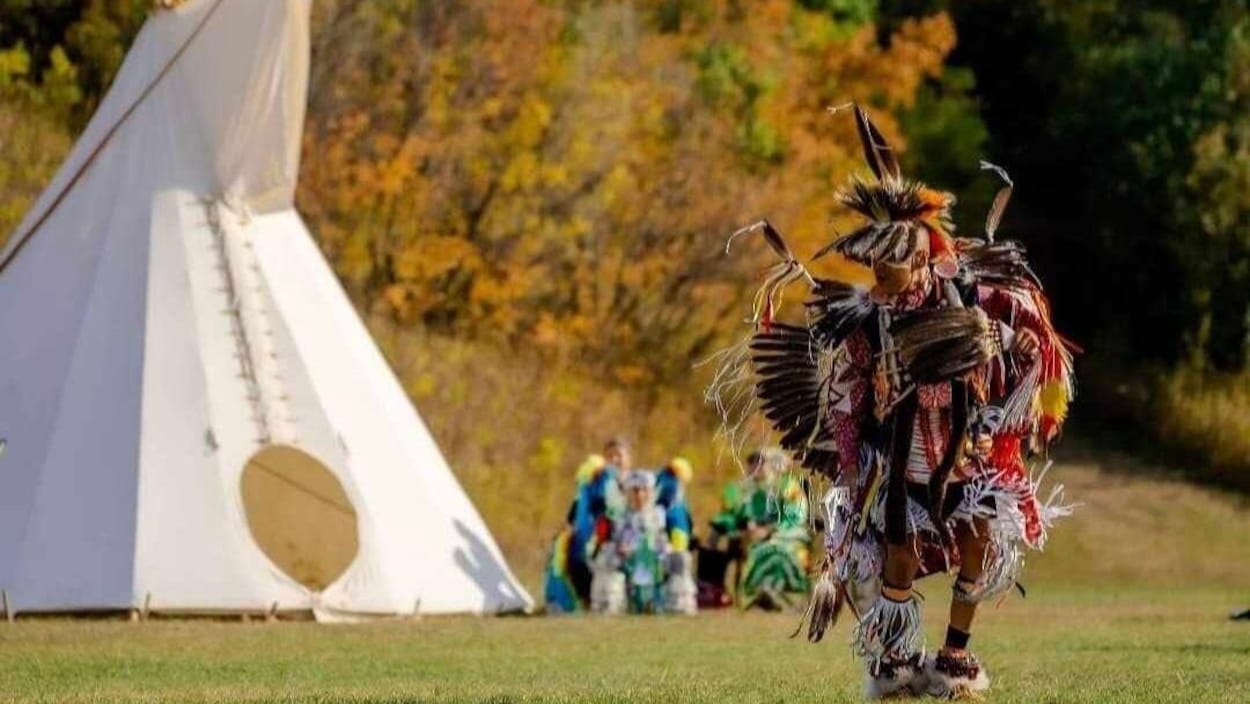 Quand les traditions autochtones et la danse mènent à la guérison ...