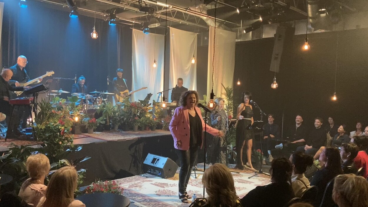 Jeanick Fournier dévoile son nouvel album entourée des siens | Radio-Canada