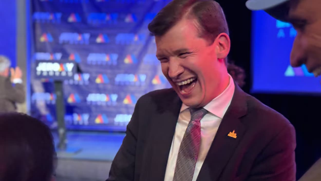 Le recomptage des voix confirme la victoire de Jeromy Farkas à la mairie de Calgary | Radio-Canada